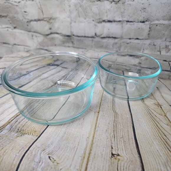 Pyrex | Kitchen | Set Of 2 Pyrex Mixing Bowls 720 2 Cup 720r 4 Cup Blue ...
